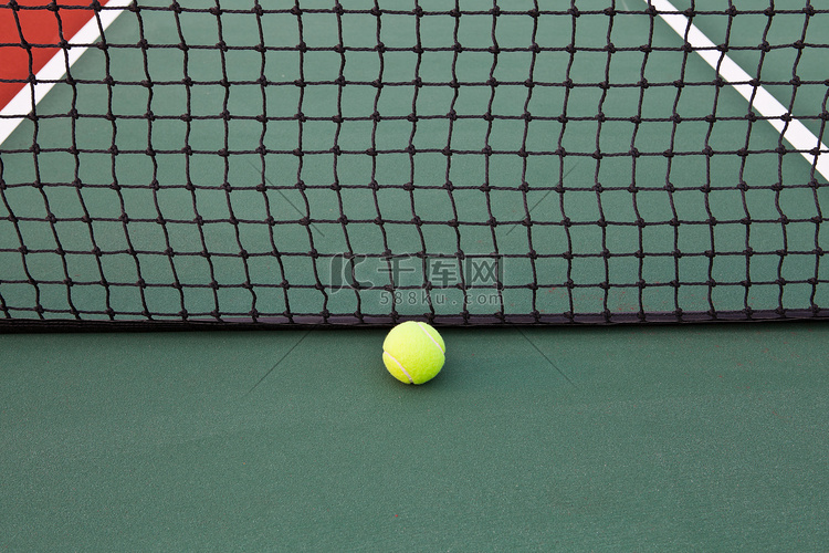 有球的网球场高清摄影大图-千库网