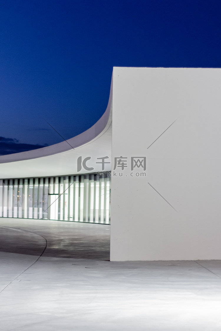 西班牙阿维莱斯 - 4 月 3 日高清摄影大图-千库网