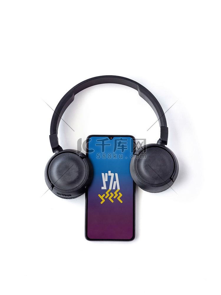 带有 Galgalatz 应用程序启动屏幕的黑色移动智能手机与 lo高清摄影大图-千库网