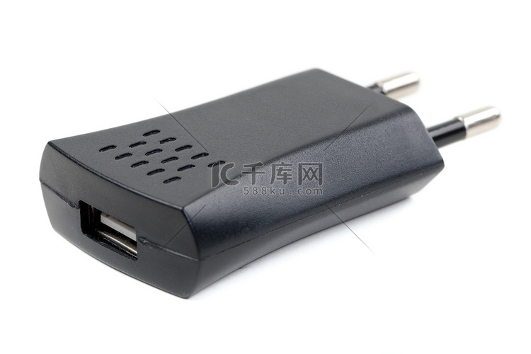 黑色 USB 充电器设备隔离在白色高清摄影大图-千库网