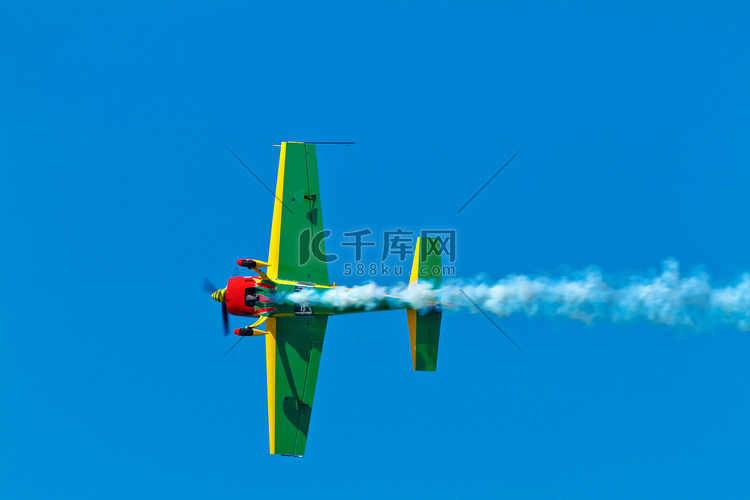 飞机 Extra 300S高清摄影大图-千库网