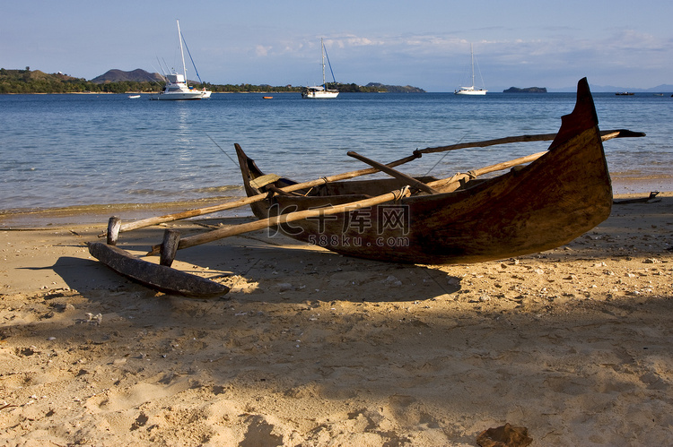 马达加斯加爱管闲事的岩石分支游艇船棕榈泻湖和高清摄影大图-千库网
