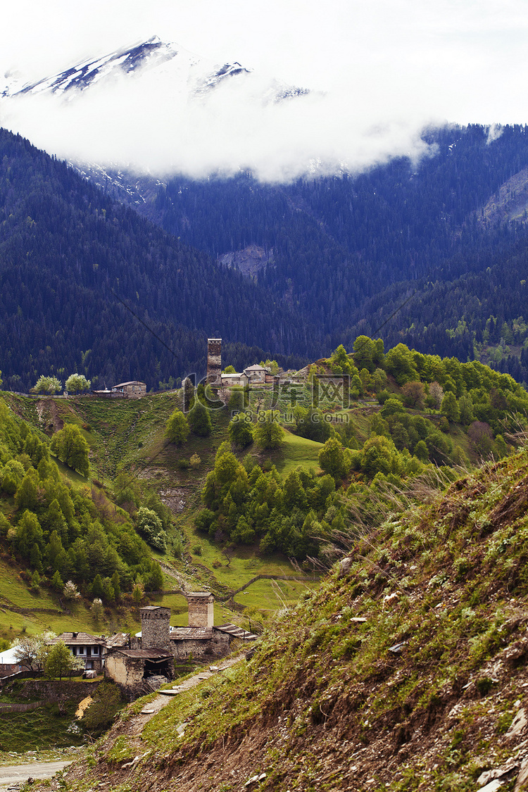 格鲁吉亚上斯瓦涅季的 Ushguli 村高清摄影大图-千库网