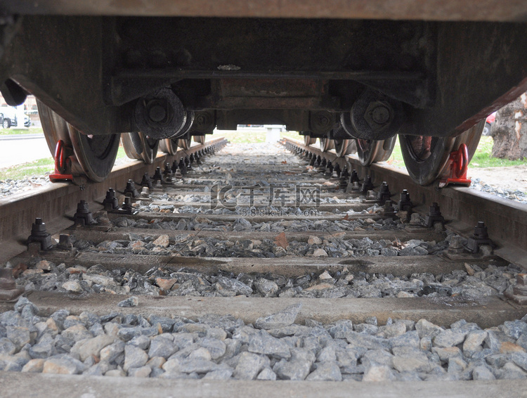 火车底部高清摄影大图-千库网