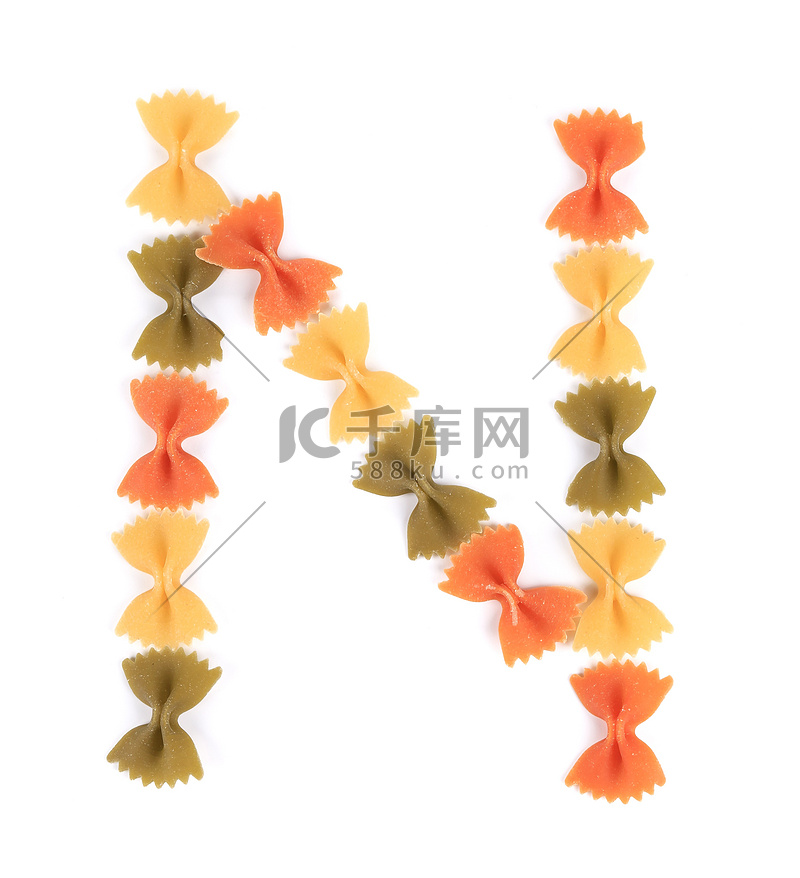 五颜六色的意大利面中的字母 N。高清摄影大图-千库网