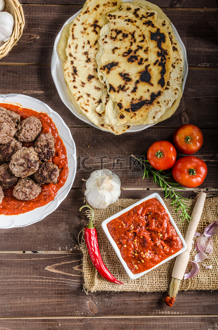 印度午餐——肉丸配馕高清摄影大图-千库网