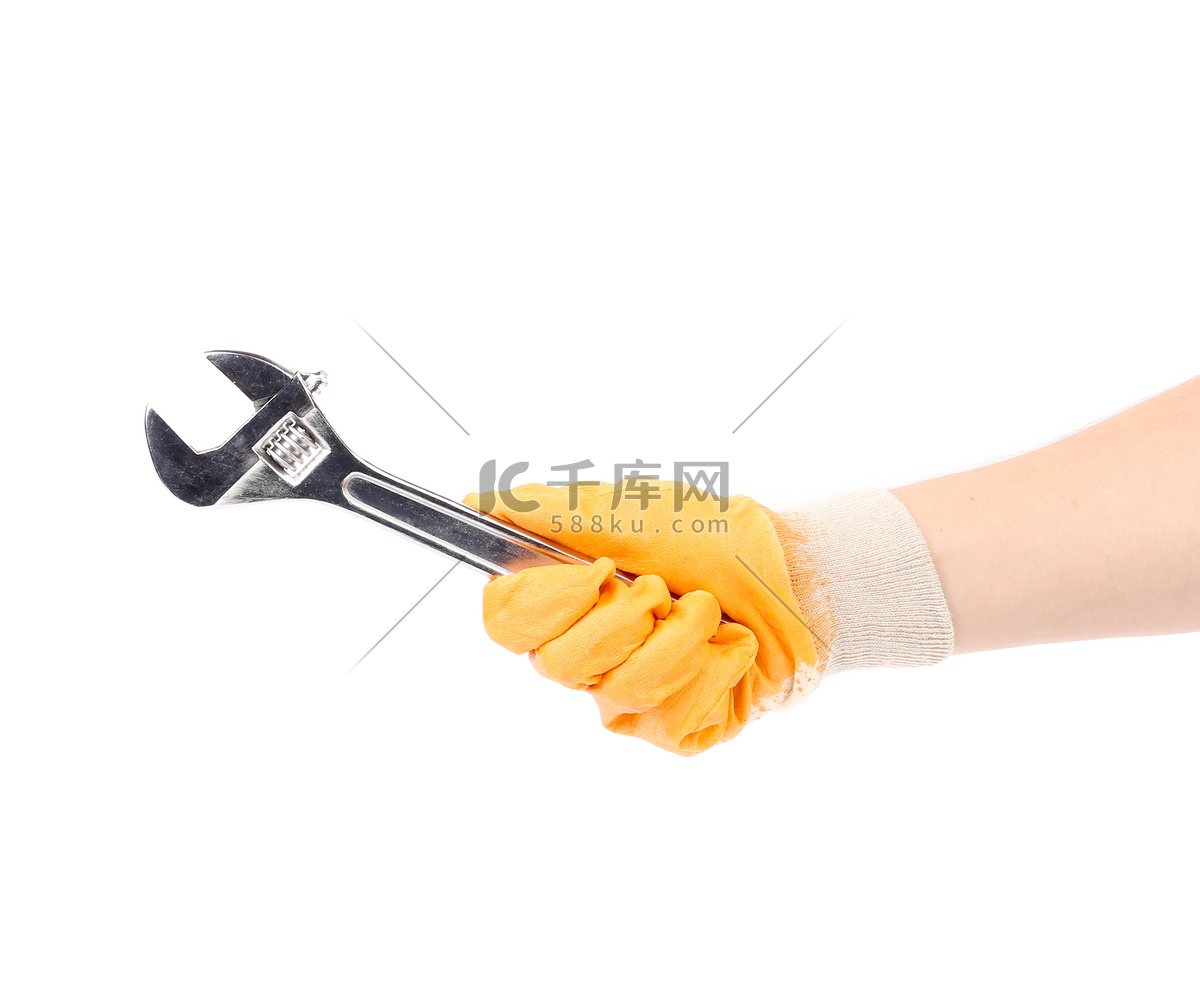 手戴着手套拿着扳手。高清摄影大图-千库网