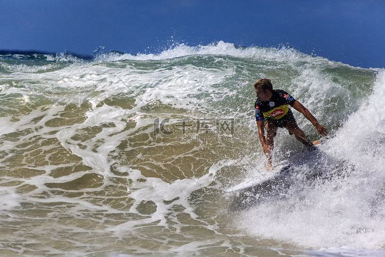 Surfer 参加 Quiksilver & Roxy Pro 世界冠军赛高清摄影大图-千库网