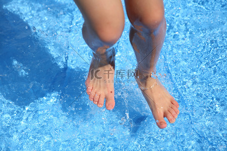 孩子和水高清摄影大图-千库网