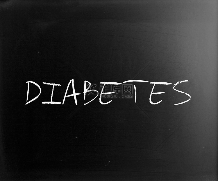 黑板上用白色粉笔手写的“糖尿病”一词高清摄影大图-千库网