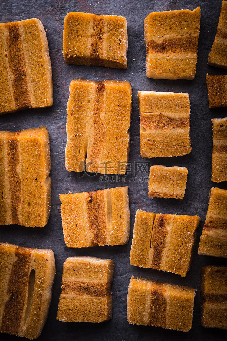 在石背景垂直的 Pastila 片断高清摄影大图-千库网