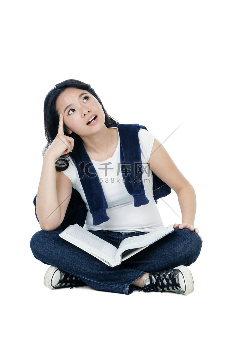 可爱的学生思考高清摄影大图-千库网