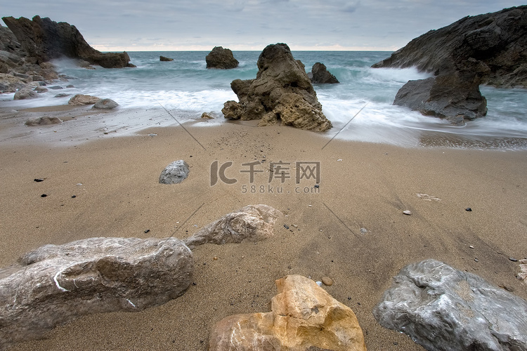 Usgo 海滩在西班牙坎塔布里亚高清摄影大图-千库网