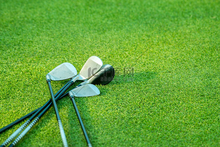高尔夫球场上的高尔夫俱乐部高清摄影大图-千库网