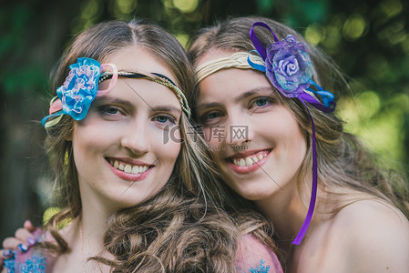 两个姐妹，双胞胎的肖像高清摄影大图-千库网