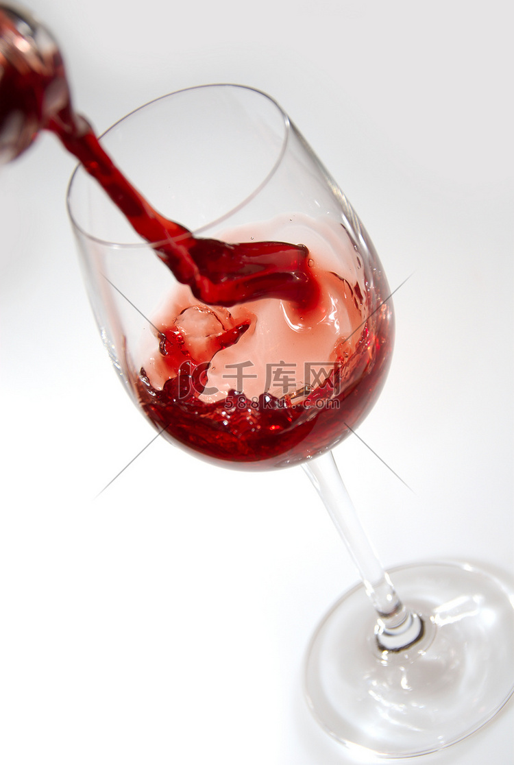 倒红酒高清摄影大图-千库网