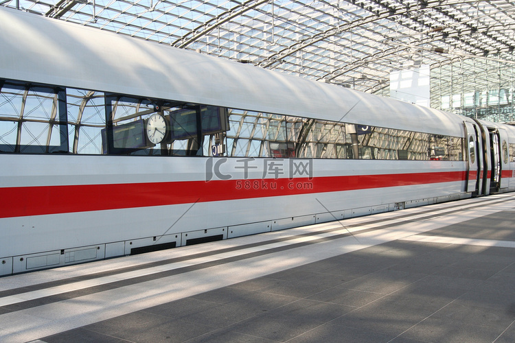 候车高清摄影大图-千库网