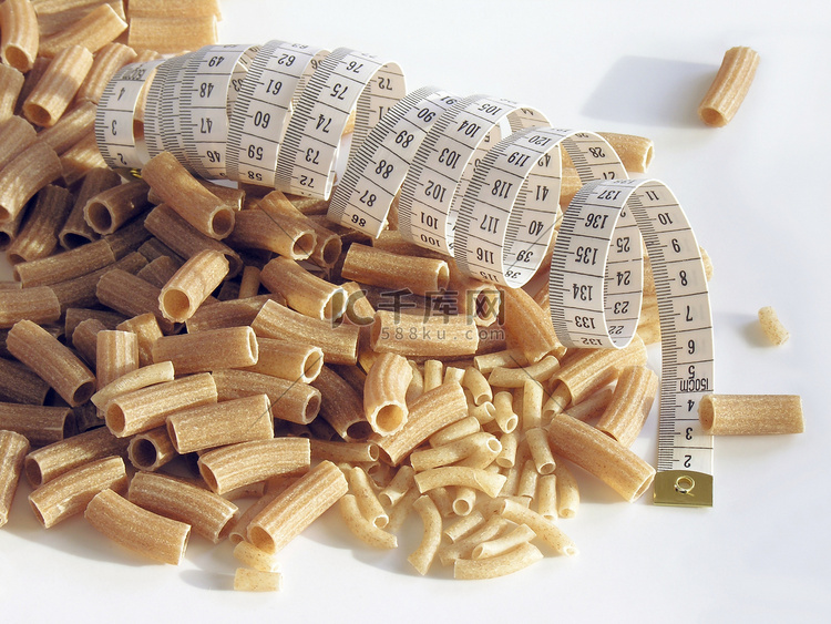 棕色通心粉和减肥高清摄影大图-千库网