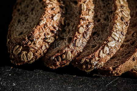 新鲜全麦种子面包、有机小麦粉、特写 sli高清摄影大图-千库网