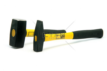 两个黄色锤子高清摄影大图-千库网