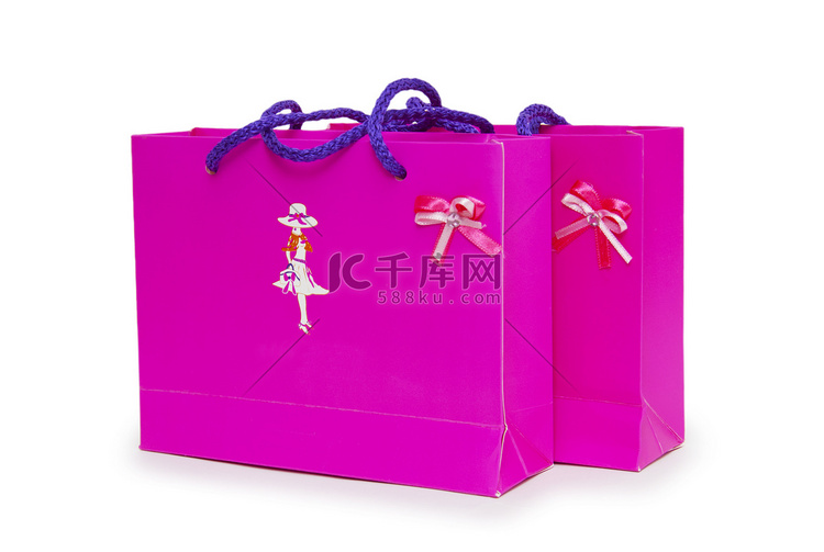 白色背景上的粉色礼品盒。高清摄影大图-千库网