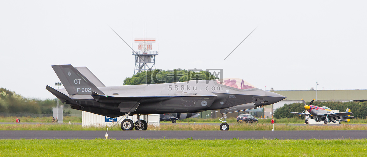 LEEUWARDEN，荷兰- 2016 年 6 月 10 日： 在 r 的荷兰 F-35高清摄影大图-千库网