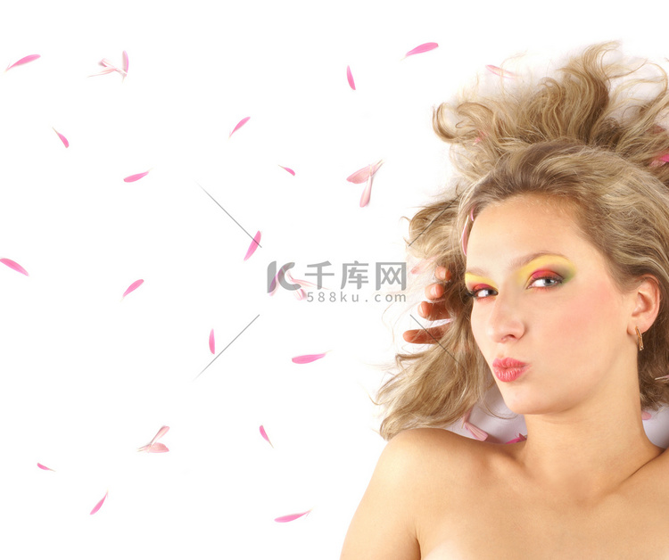 年轻漂亮的女人做梦高清摄影大图-千库网