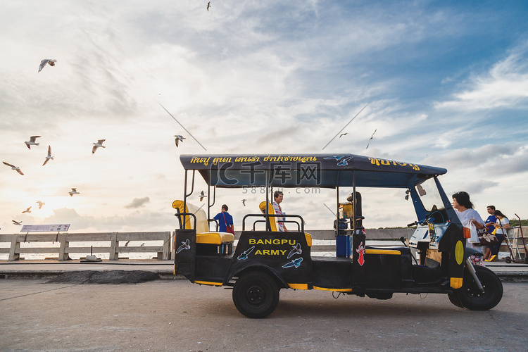 Tuktuk in Bangpu高清摄影大图-千库网