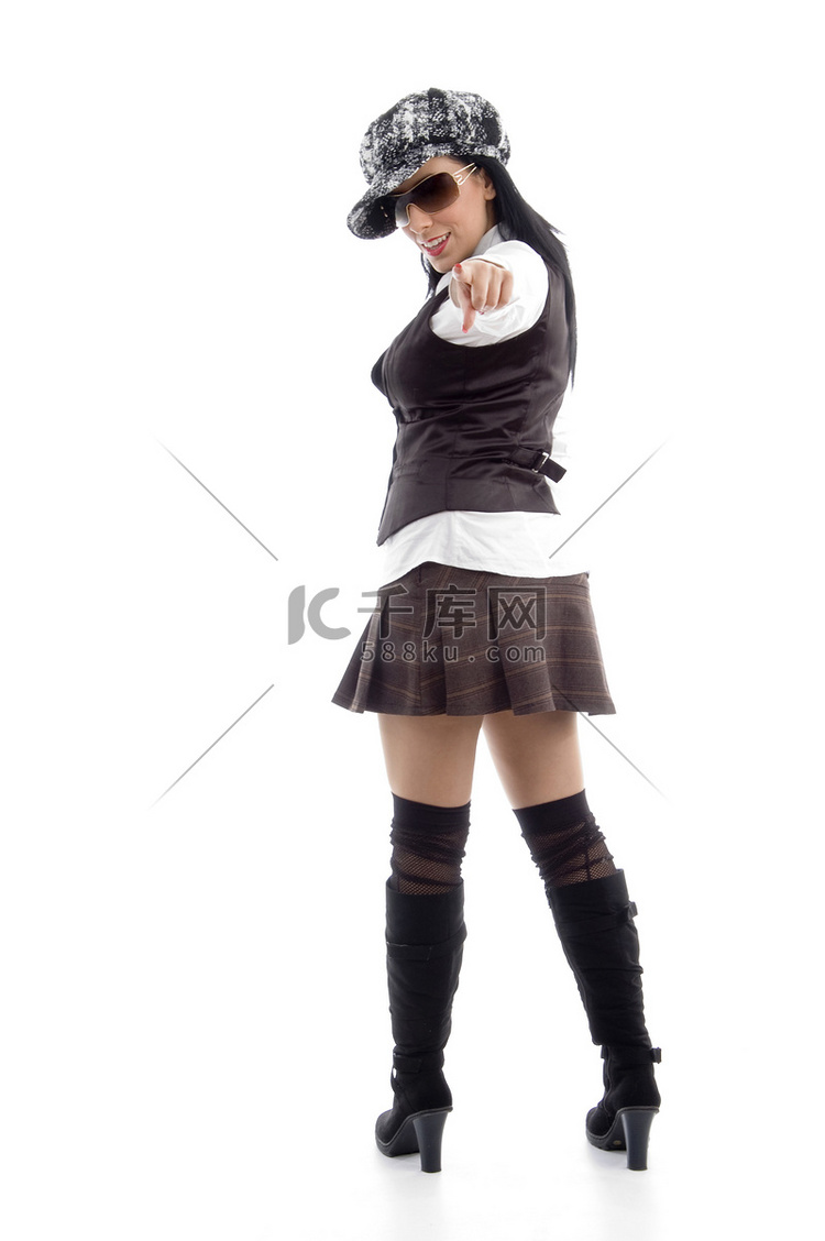 白种人模型指向的全身姿势高清摄影大图-千库网