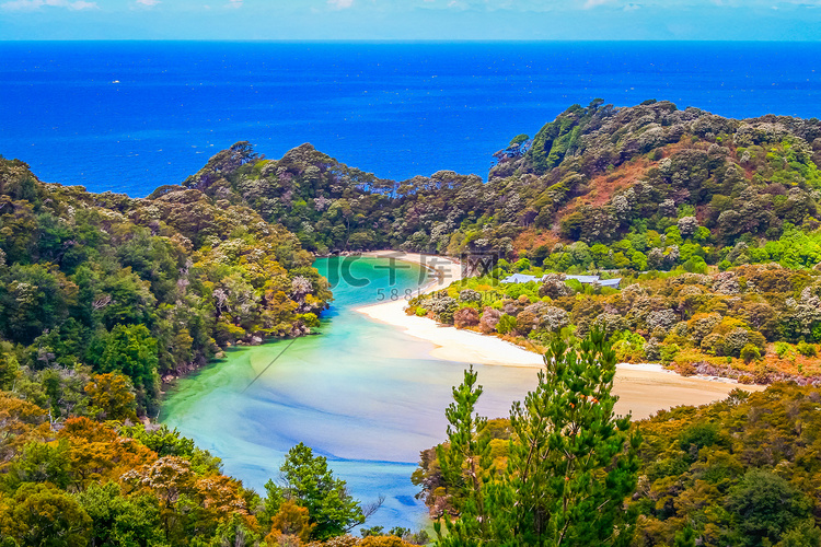 新西兰南岛亚伯塔斯曼国家公园的田园诗般的海滩高清摄影大图-千库网