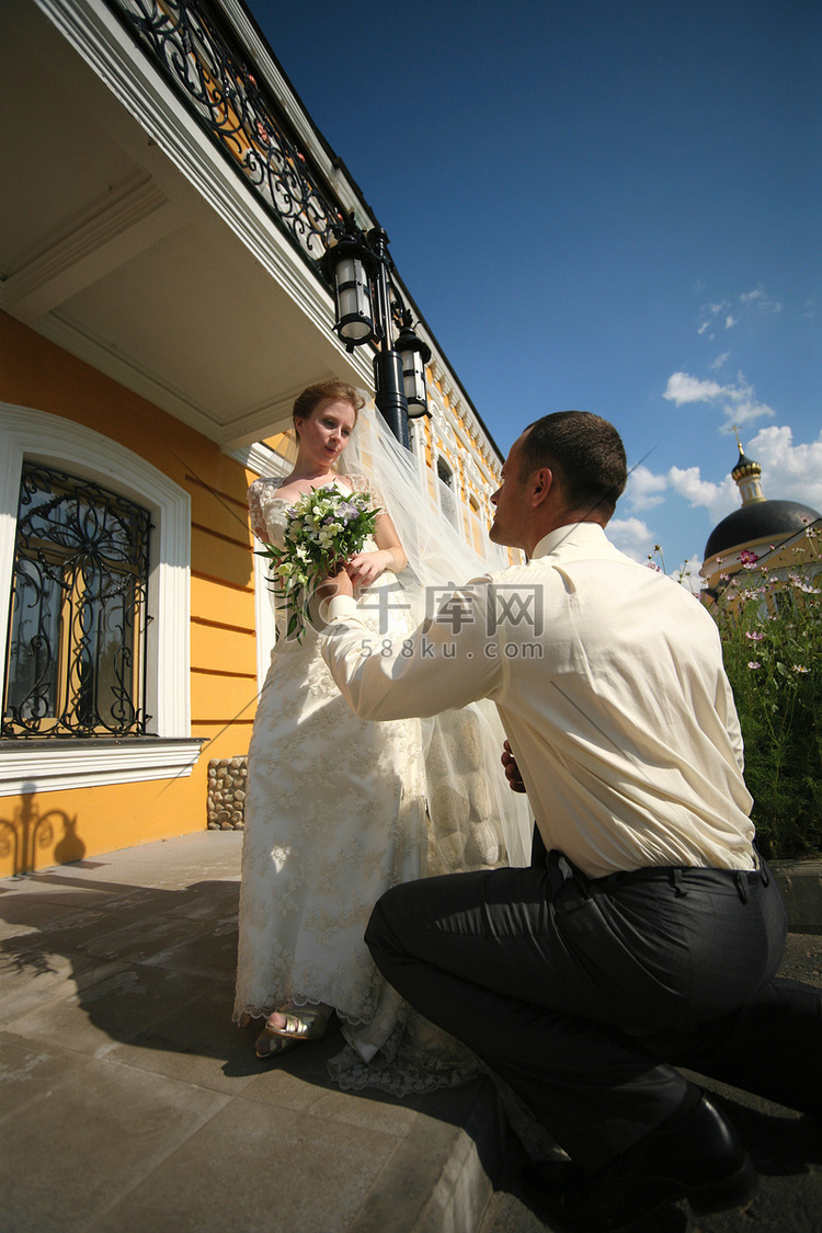 新婚夫妇高清摄影大图-千库网