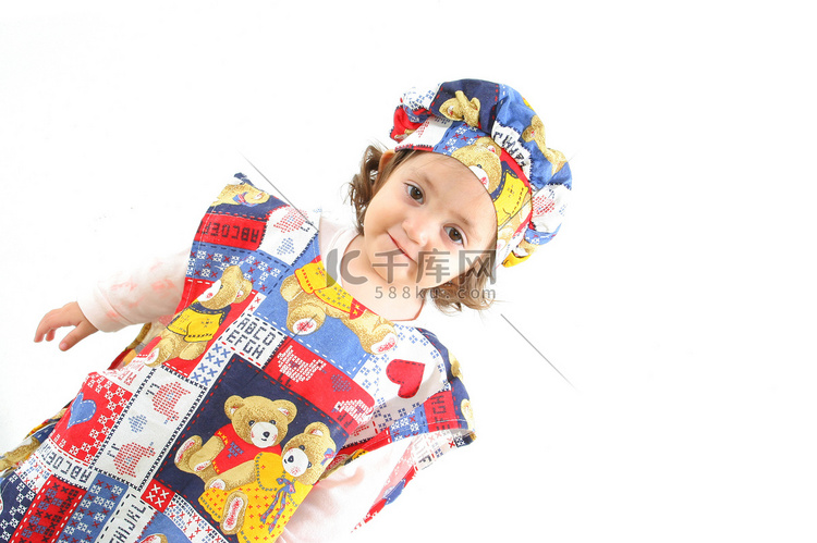 作为 cheff 打扮的小女孩高清摄影大图-千库网