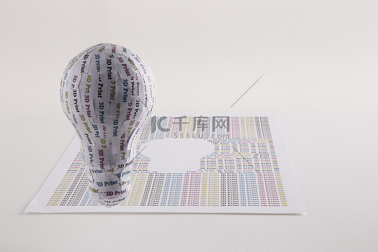 CYMK 3D 打印概念：灯泡，从概念到实体模型高清摄影大图-千库网