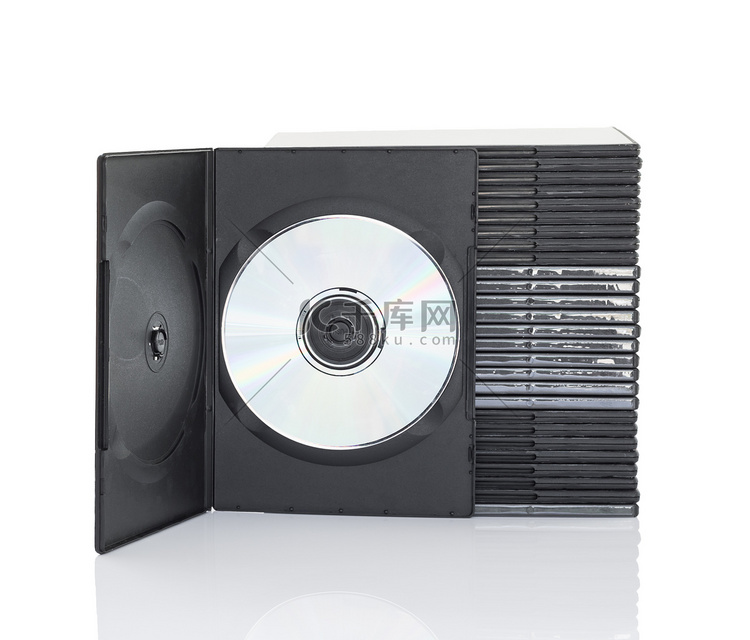 白色背景上有光盘的 DVD 盒高清摄影大图-千库网
