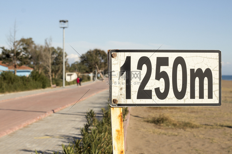 1250m标志高清摄影大图-千库网