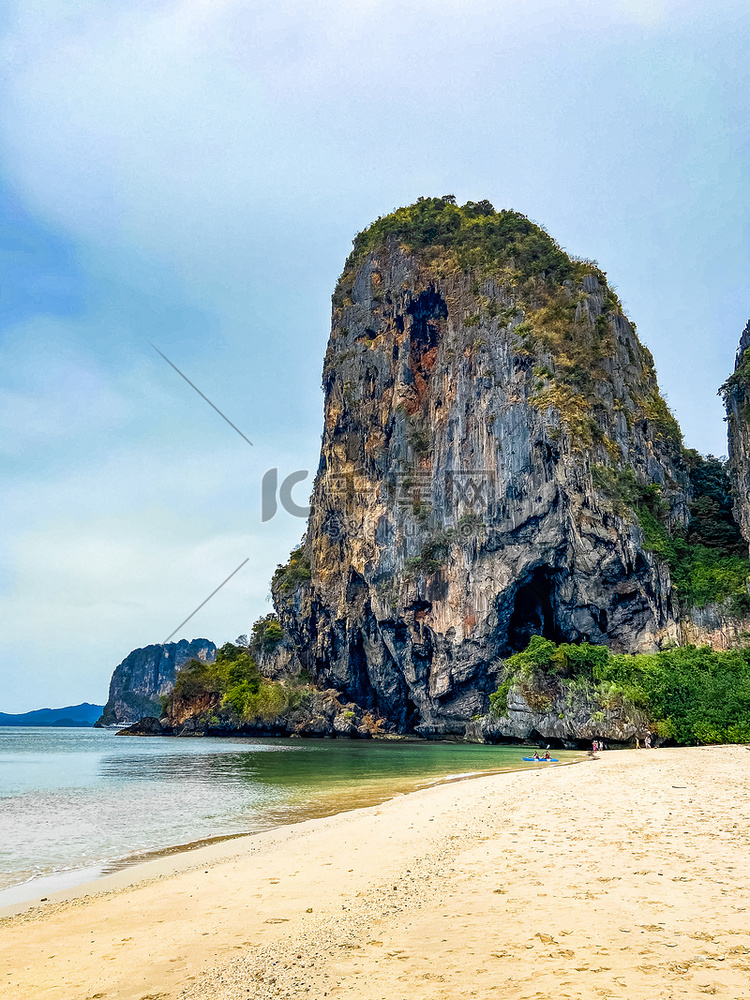 泰国甲米 Phra nang 洞穴或公主洞穴海滩的海滩景观高清摄影大图-千库网