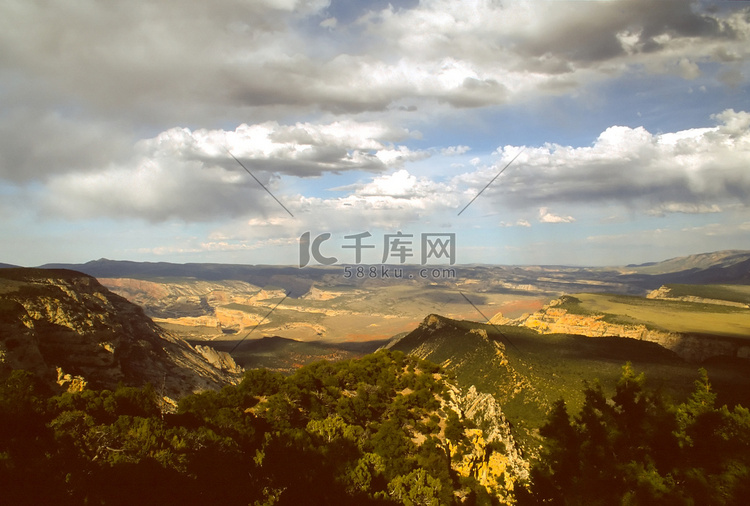 恐龙近乎完好高清摄影大图-千库网