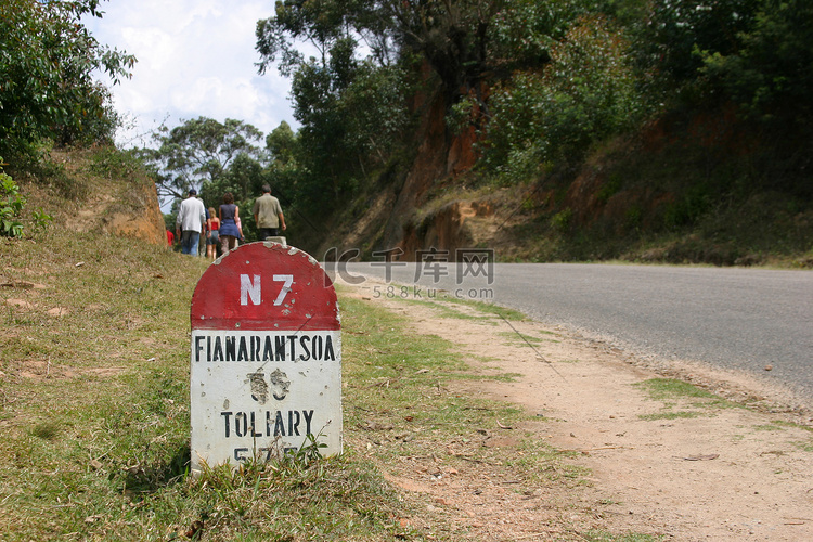 路标高清摄影大图-千库网