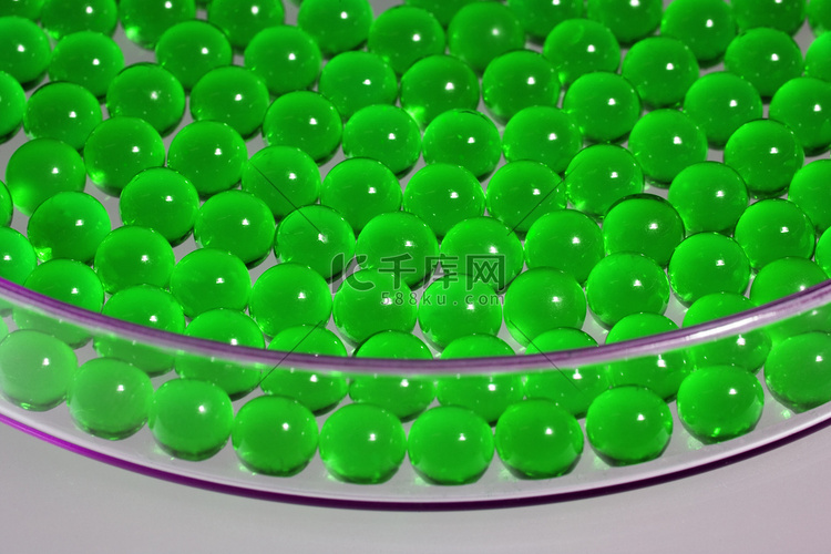 培养皿 3 中的药丸高清摄影大图-千库网