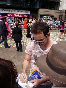 丹尼·戴尔 (Danny Dyer) 于 2010 年 7 月 18 日在伦敦市中心参加《玩具总动员 3》首映式高清摄影大图-千库网