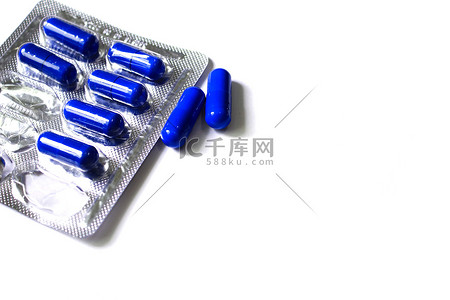 在白色背景上包装药丸高清摄影大图-千库网