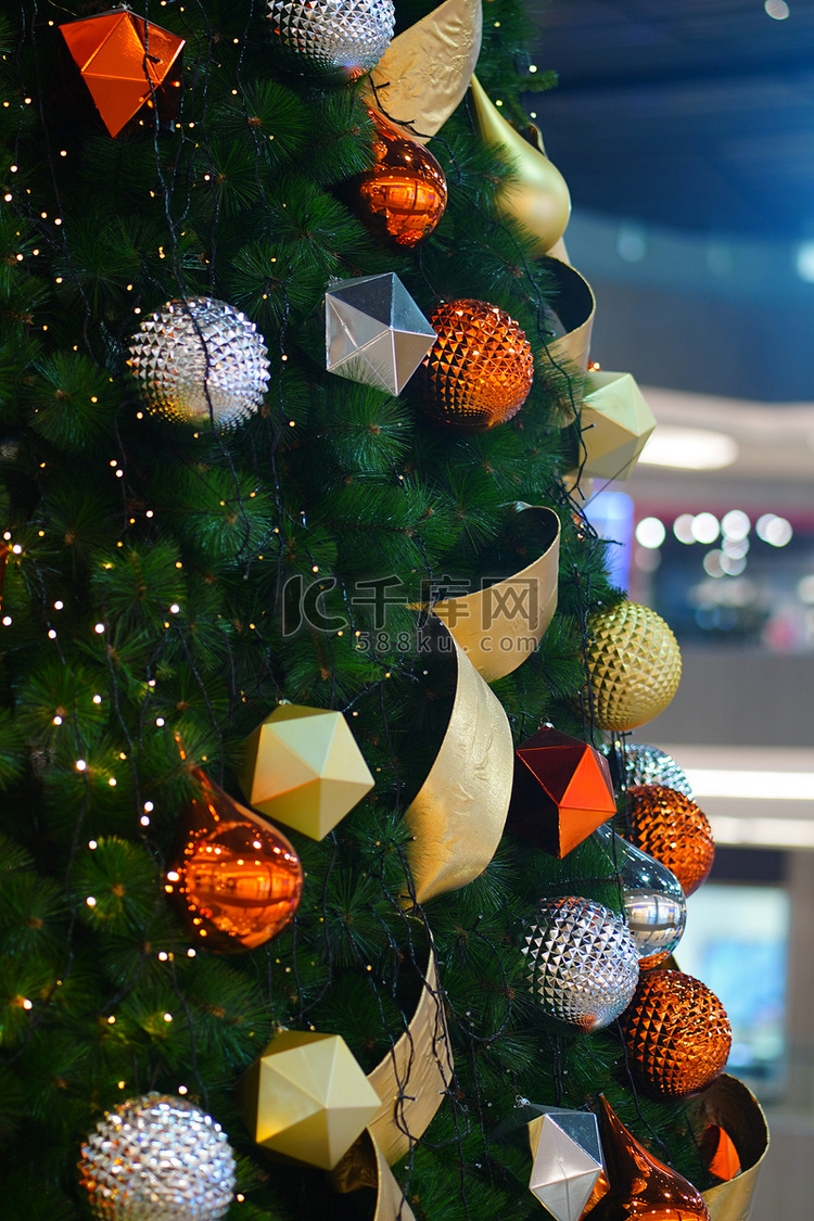 关闭圣诞树。高清摄影大图-千库网