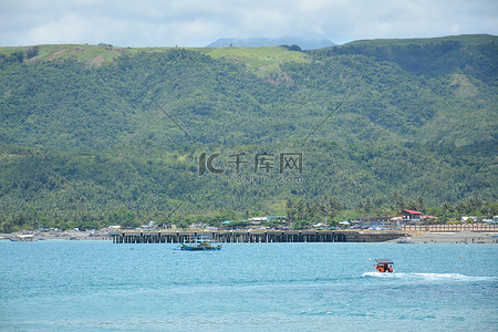 菲律宾奥罗拉的山景和海景船高清摄影大图-千库网
