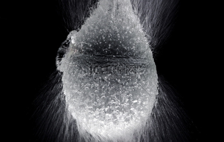 水气球爆炸或飞溅高清摄影大图-千库网