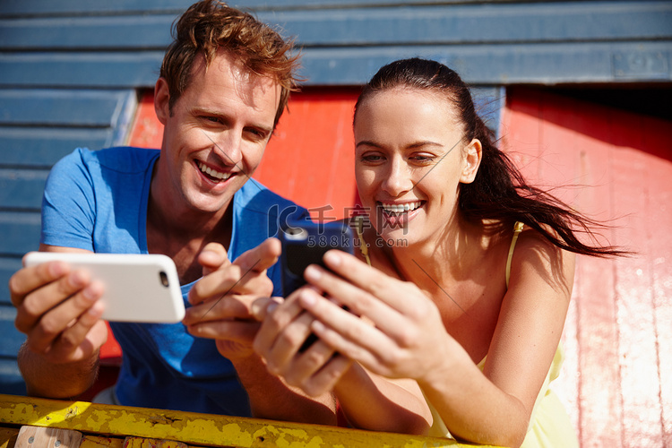 浏览他们的假期照片。高清摄影大图-千库网