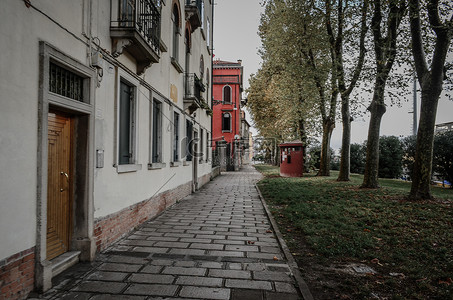 老房子在街道上与铺路石在威尼斯，意大利高清摄影大图-千库网