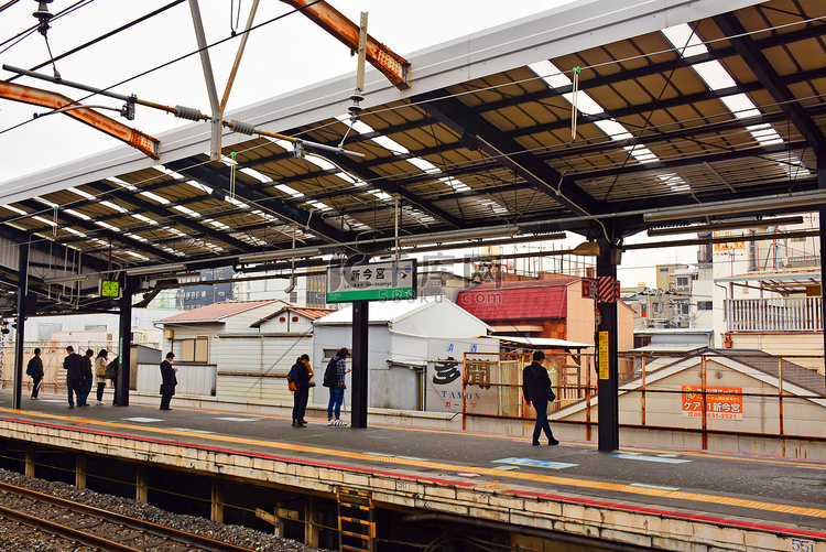 日本大阪新今宫站日本铁路站台高清摄影大图-千库网