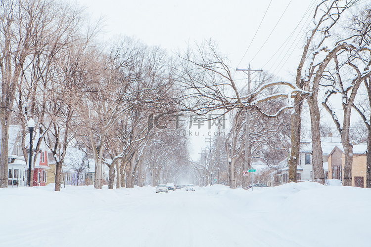 积雪覆盖的街道 Fargo USA高清摄影大图-千库网