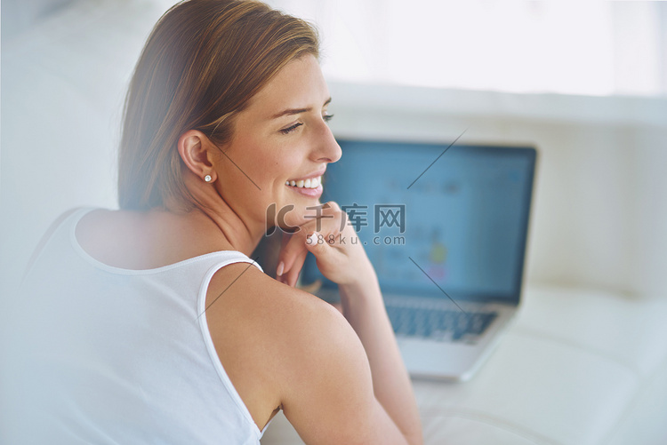 网上总有令人着迷的东西。高清摄影大图-千库网