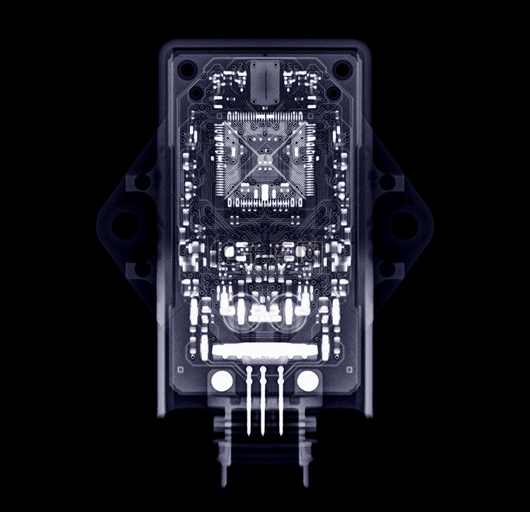 摩托车或 Bigbike 中发动机控制单元或 ECU 的 X 射线图像。高清摄影大图-千库网